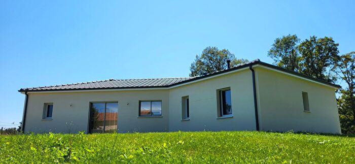 Saint-Pantaléon-de-Larche : Maison 8 pièces à vendre