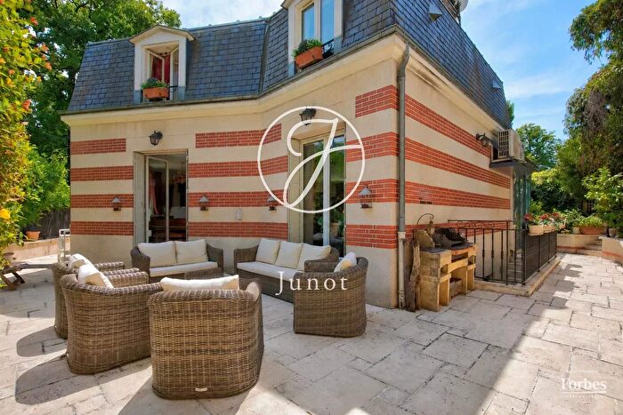 Maison 6 pièces à Le Vésinet, Coeur de Ville, à vendre