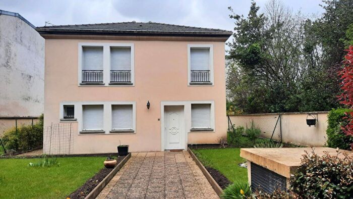 Appartement à louer - Périchelles-Saint Hubert-Centre Gare-Abbesses, Chelles - 2 pièces - 1 chambre