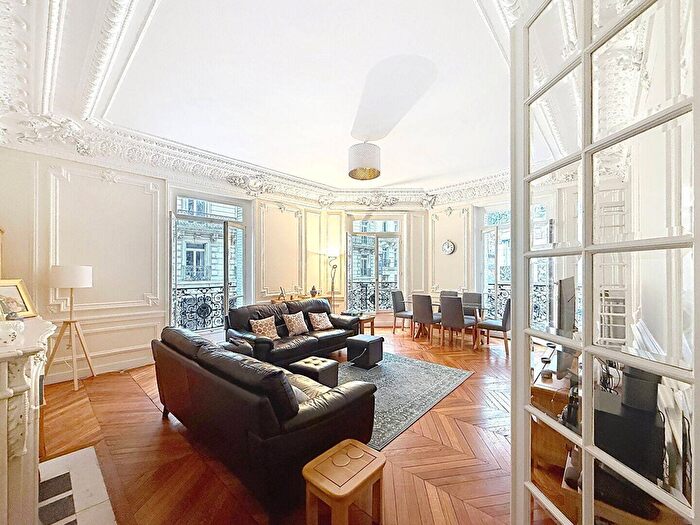 Appartement à louer - Triangle dOr, Paris ème arrondissement - 5 pièces - 3 chambres