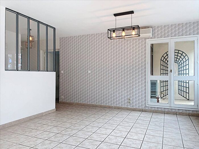 Appartement à louer - La Villette, Lyon ème arrondissement - 5 pièces - 4 chambres