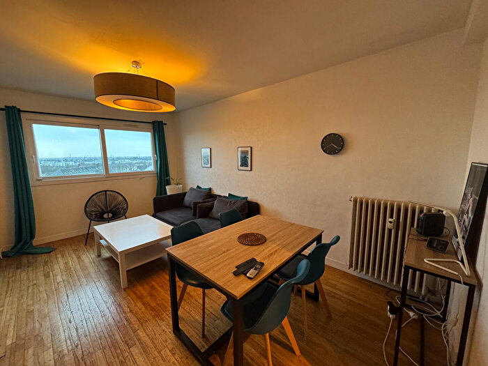 Appartement à louer - Quartiers Centre, Centre-ville - 4 pièces - 3 chambres