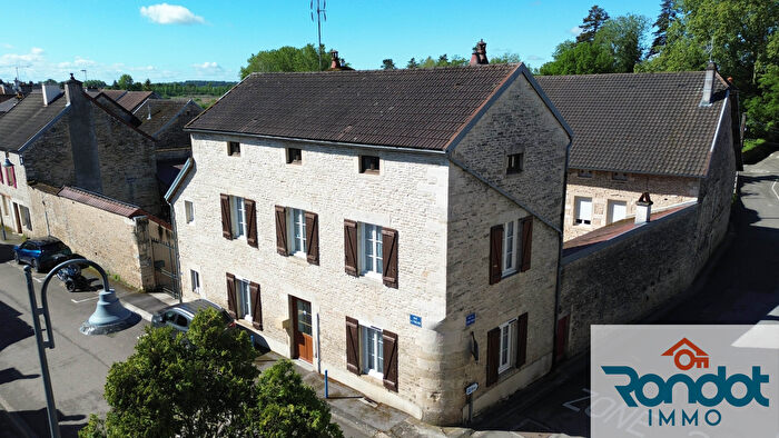 Fontaine-Française : Maison 5 pièces à vendre