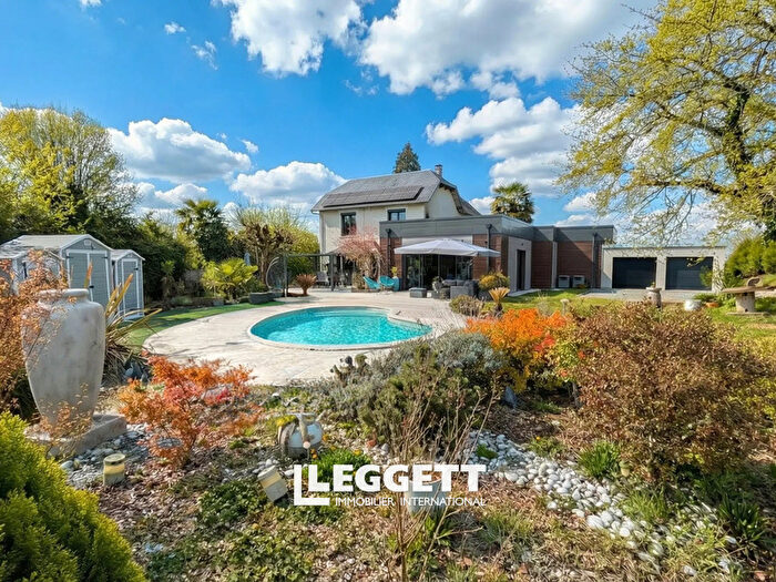 Maison à vendre - Lubersac - 7 pièces - 5 chambres