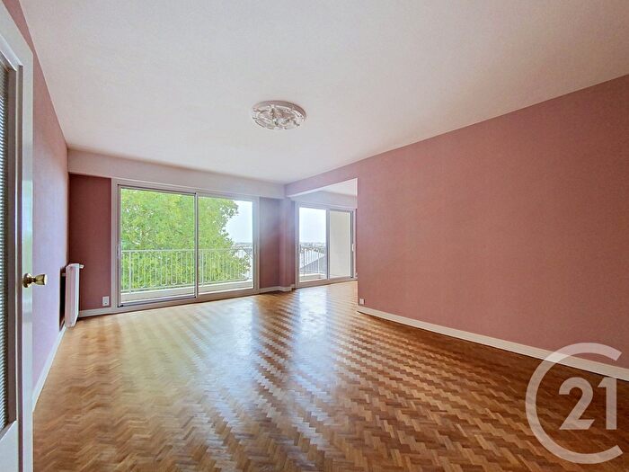 Cholet, Notre Dame : Appartement 4 pièces à louer