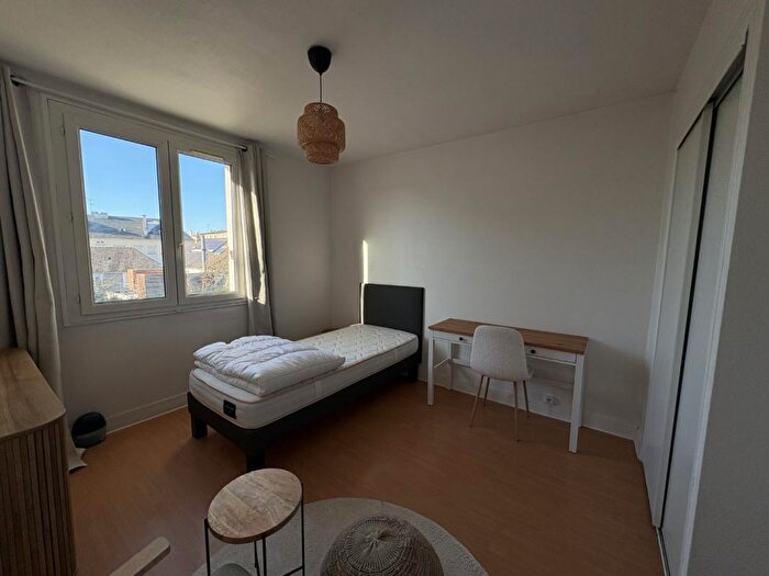 Appartement à louer - Quartiers Sud-Ouest, Sainte-Thérèse - 1 pièce