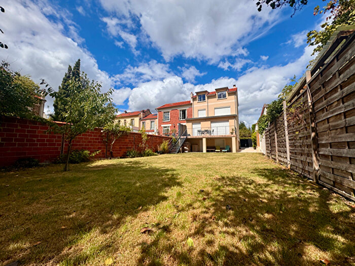 Fontenay-sous-Bois, Proche Bois de Vincennes, Rer A : Maison 7 pièces à louer