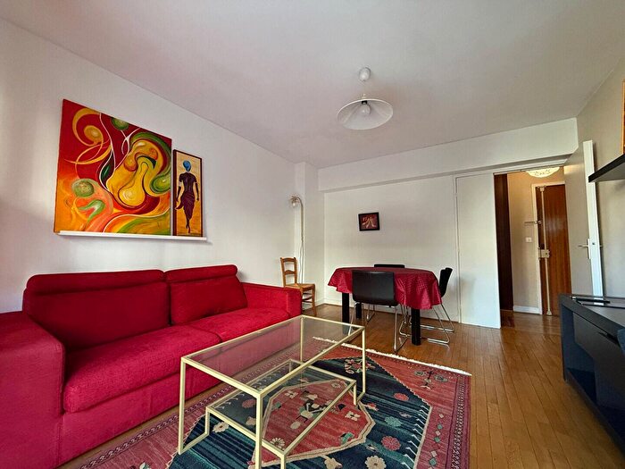 Appartement à louer - Alleray Procession, Paris ème arrondissement - 2 pièces - 1 chambre