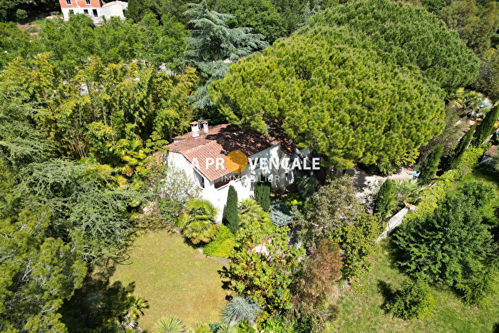 Maison à vendre - Saint-Maximin-la-Sainte-Baume, Vérane - 9 pièces - 6 chambres