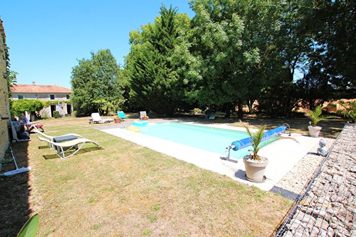 Maison 5 pièces à Tonnay-Boutonne, à vendre
