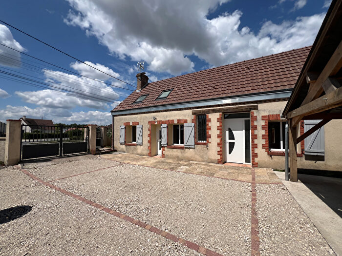 Maison 4 pièces à Neuvy-en-Sullias, à louer