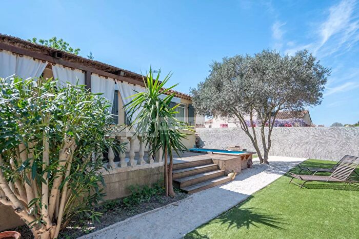 Maison à vendre - Saint-Étienne-du-Grès - 4 pièces - 3 chambres