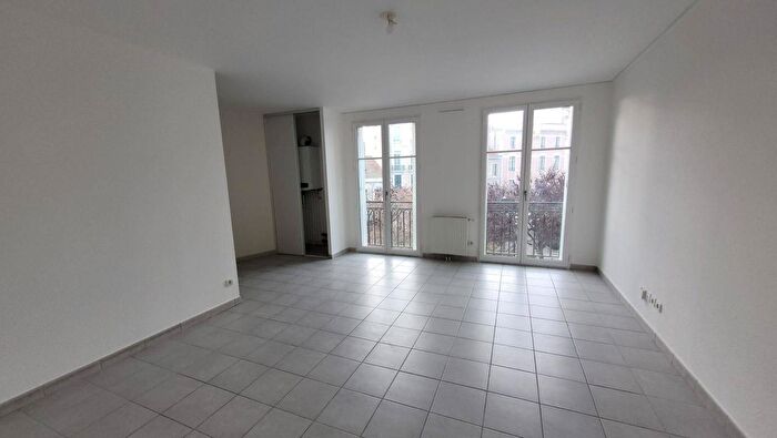 Appartement à louer - Cité Bretonnie-Chatelet-Favieres-Conches, Montluçon - 3 pièces - 2 chambres