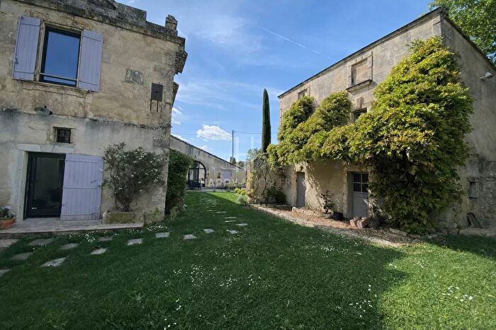 Maison à vendre - Mouriès - 8 pièces - 5 chambres