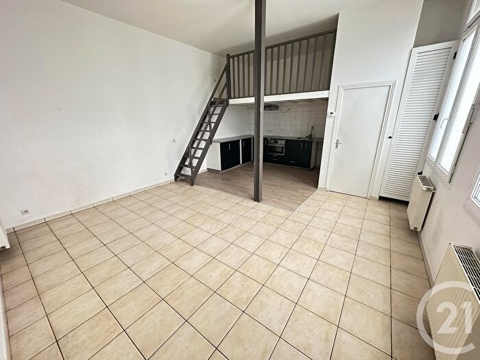 Appartement à louer - Juvisy-sur-Orge, Centre-ville, Entrevoies, Seine - 1 pièce