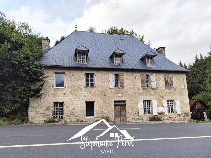 Maison 10 pièces à Maussac, à vendre
