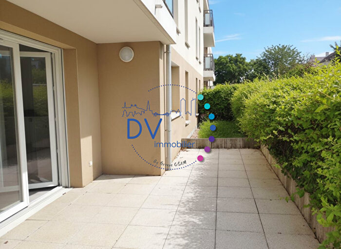 Appartement à louer - Décines-Charpieu, Centre-ville - 3 pièces - 2 chambres