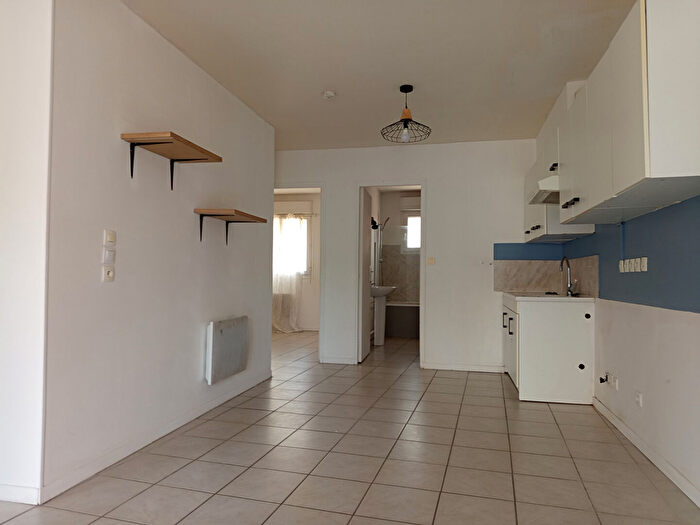 Appartement 3 pièces à Voves, à louer