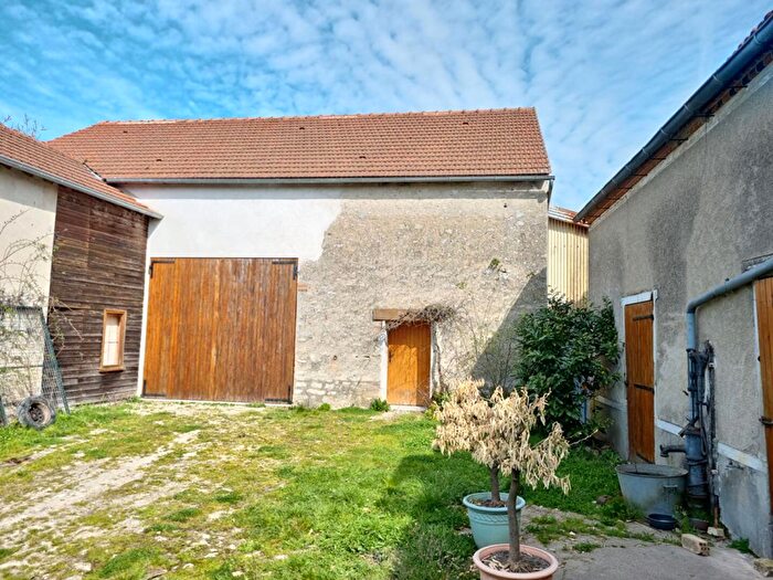 Maison 3 pièces à Chambon-la-Forêt, à vendre