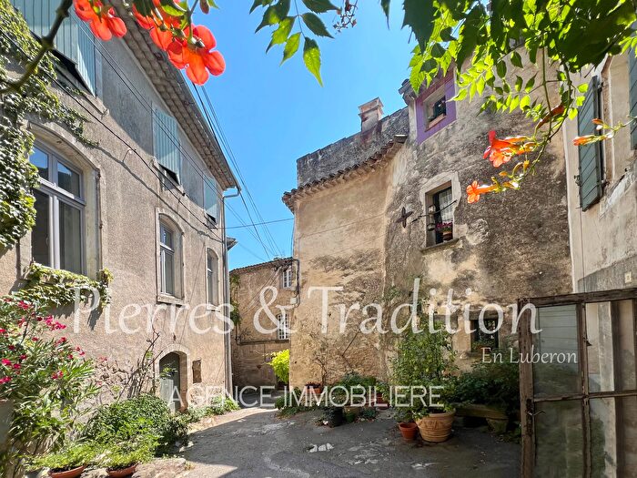 Maison 9 pièces à vendre à Saignon