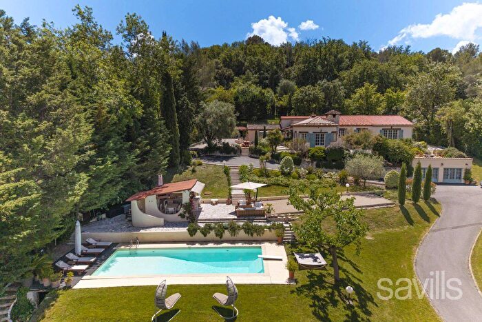 Maison 10 pièces à Sud, Roquefort-les-Pins, à louer