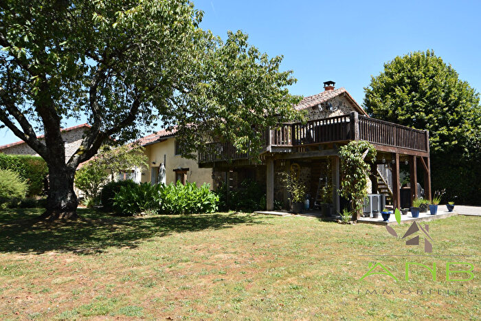 Maison 9 pièces à Massignac, à vendre