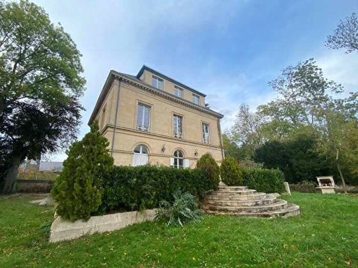 Maison à louer - Bretteville-sur-Odon - 12 pièces - 9 chambres