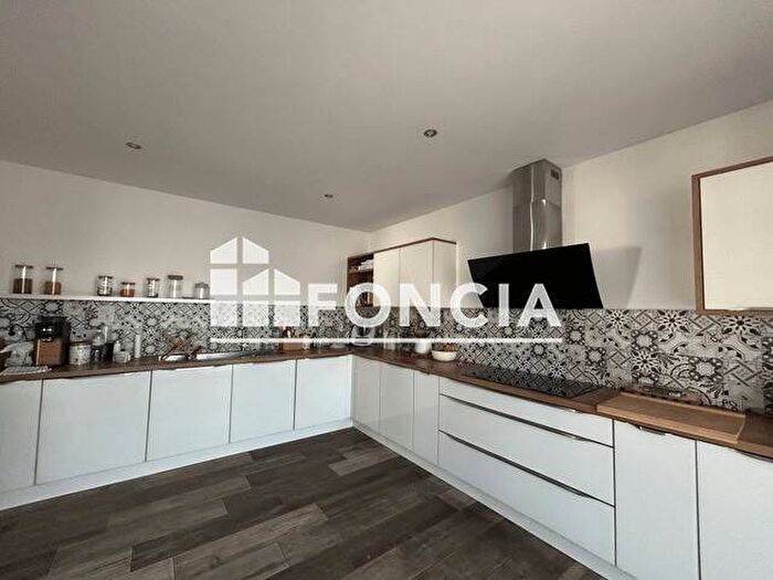 Maison à louer - Est, Belleville-en-Beaujolais - 6 pièces - 5 chambres