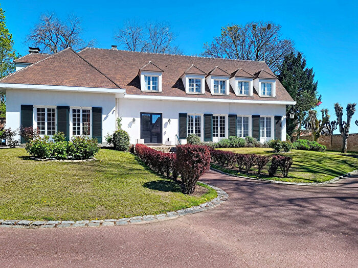 Maison 11 pièces à vendre à Chauny, Renan, Sénicourt, Croix de Pont l'Évêque