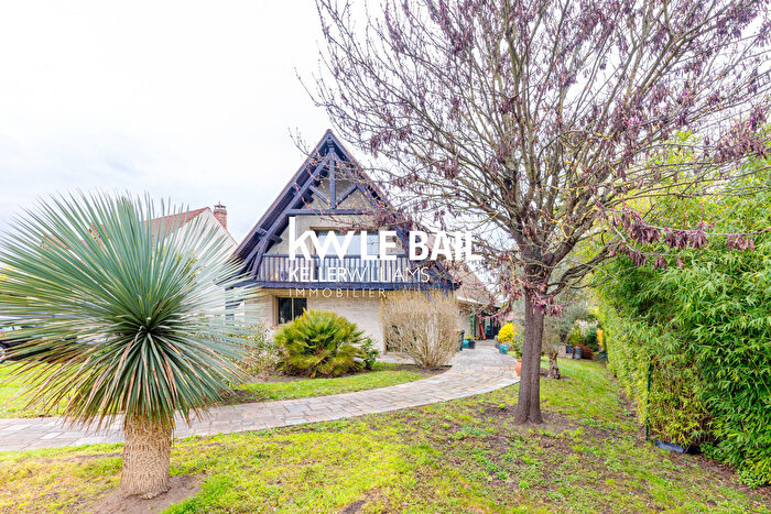 Maison à vendre - Saint-Ouen-lAumône, Eglise - 8 pièces - 5 chambres