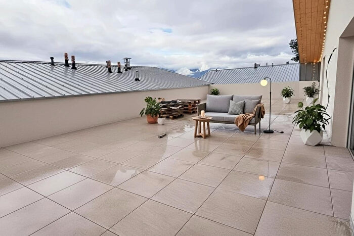 Appartement à vendre - Challes-les-Eaux - 5 pièces - 4 chambres