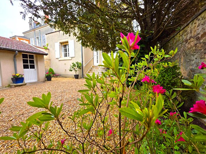 La Flèche, Henri Dunant, Zone Commerciale les Arches - Maison 8 pièces à vendre