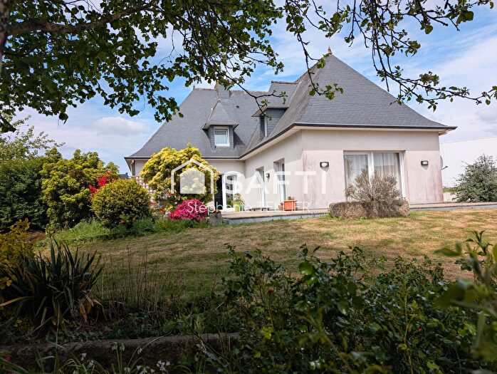 Maison 8 pièces à Carhaix-Plouguer, à vendre