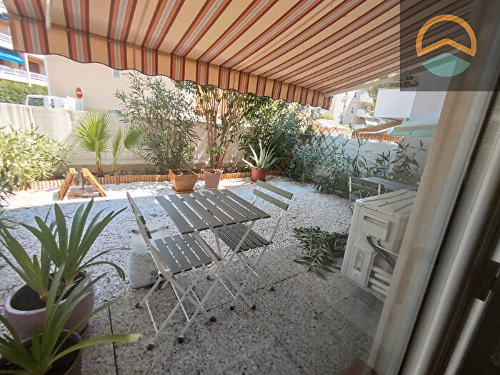 Appartement à vendre - Hyères, Centre-ville - 3 pièces - 2 chambres