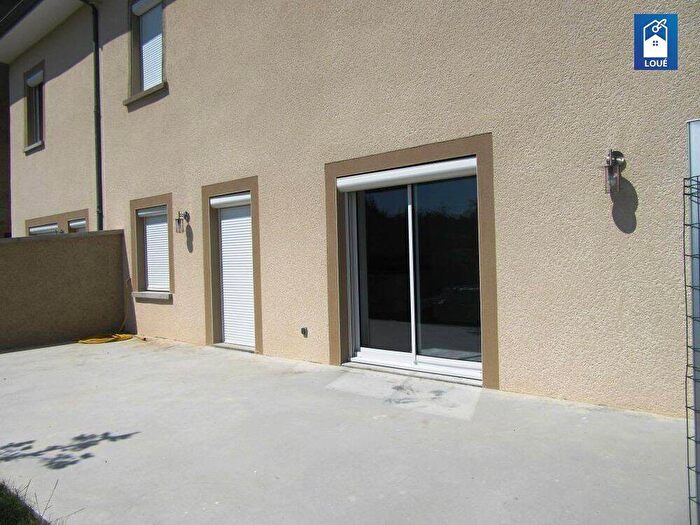 Maison à louer - Châbons - 5 pièces - 4 chambres