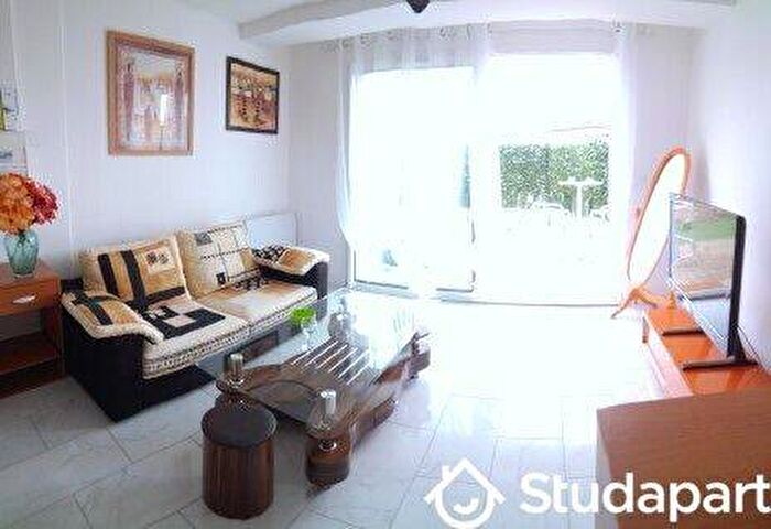 Maison à louer - Grande Reyssouze-Grand Challes, Bourg-en-Bresse - 2 pièces - 1 chambre