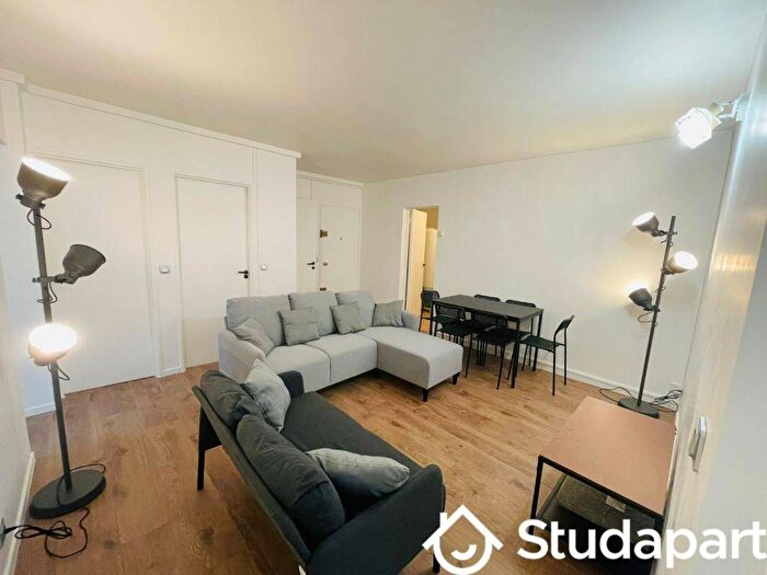 Appartement à louer - Saussaie, Chevilly-Larue - 1 pièce - 3 chambres