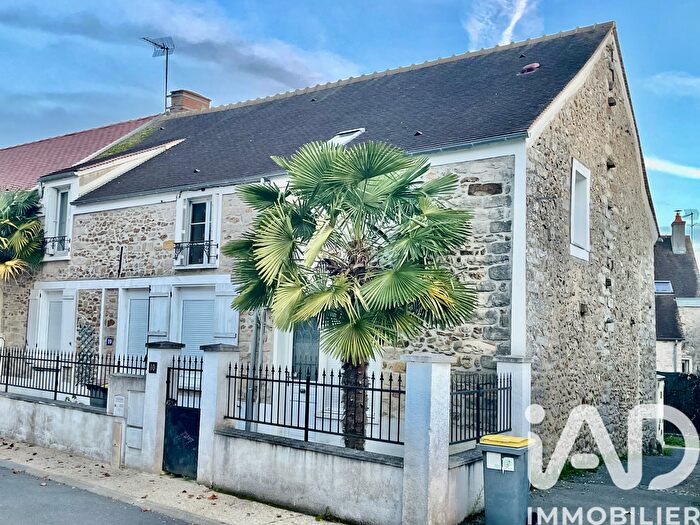 Maison à vendre - Le Châtelet-en-Brie - 8 pièces - 4 chambres