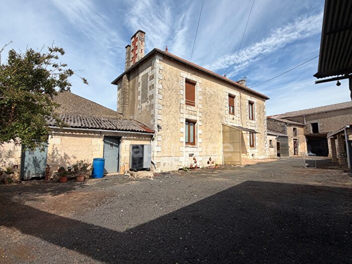 Neuville-de-Poitou - Maison 6 pièces à vendre