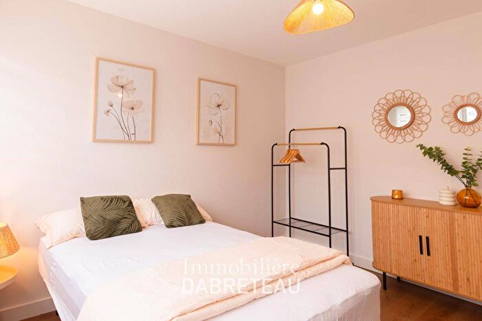 Appartement à louer - Cusset, Villeurbanne - 8 pièces - 1 chambre