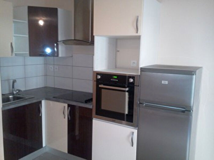 Appartement à louer - Romans-sur-Isère, Centre-ville - 1 pièce