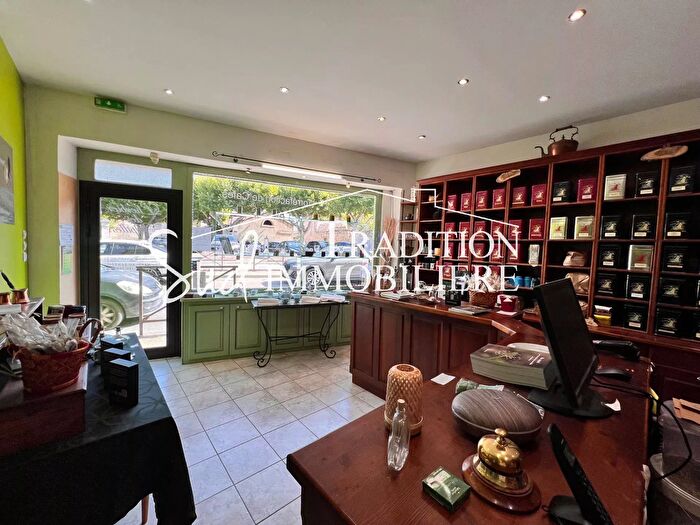 Maison à vendre - Mouriès - 8 pièces - 2 chambres