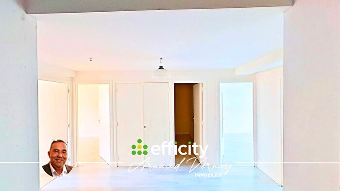 Appartement à vendre - Tarare - 4 pièces - 2 chambres