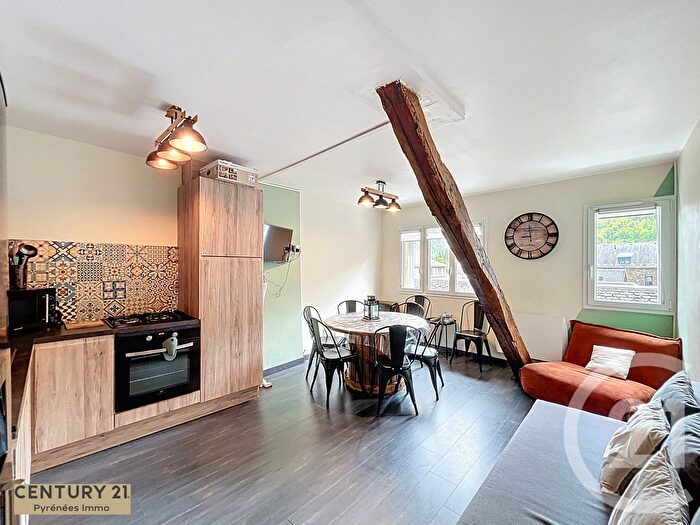 Appartement à vendre - Bagnères-de-Luchon - 4 pièces - 3 chambres