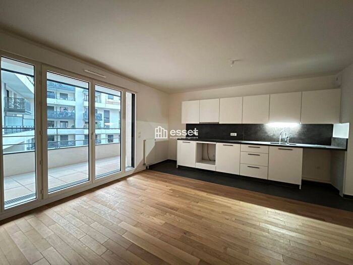 Appartement à louer - Faubourg de lArche, Courbevoie - 4 pièces - 3 chambres