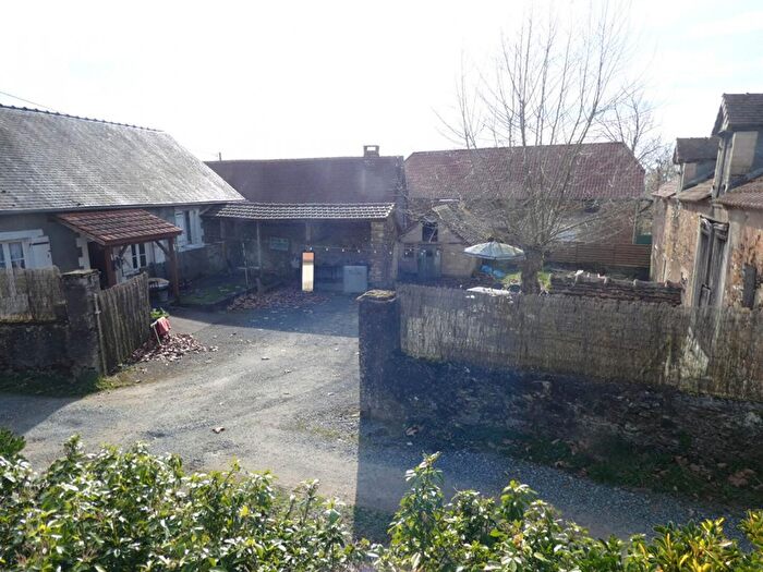 Maison à vendre - Génis - 6 pièces - 3 chambres