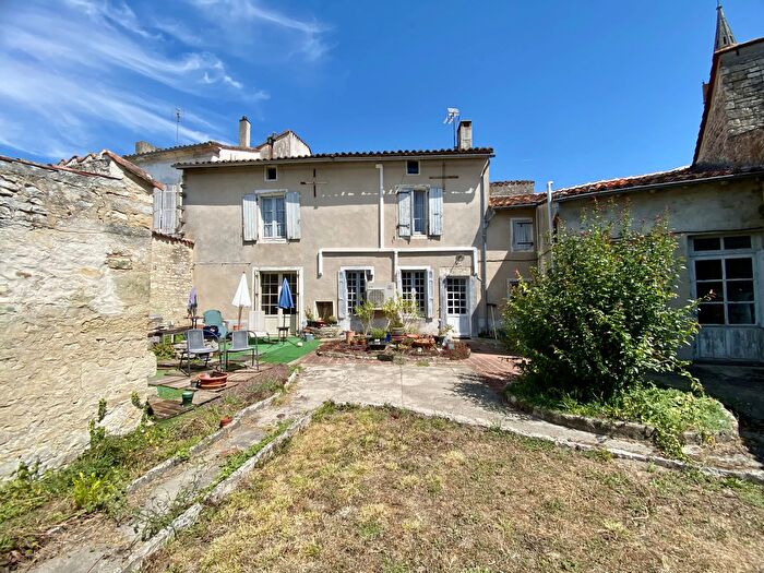 Aigre : Maison 5 pièces à vendre
