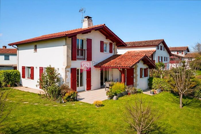 Maison à vendre - Cambo-les-Bains - 5 pièces - 4 chambres