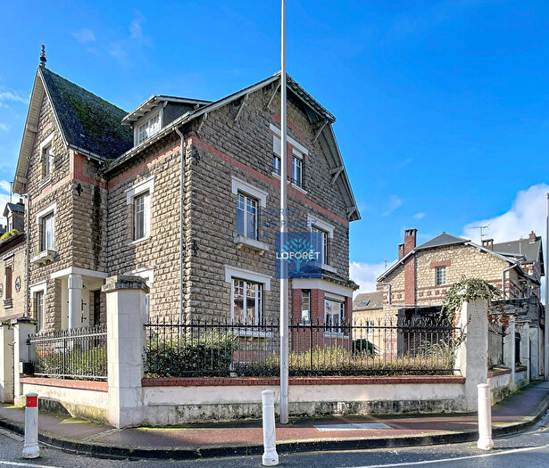 Maison à vendre - Creil, Rive gauche - 9 pièces - 7 chambres