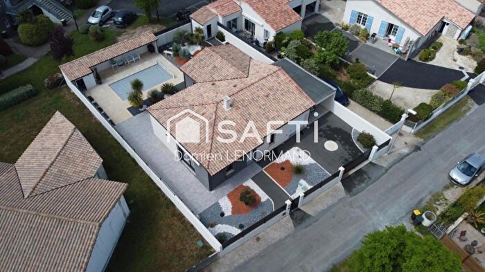 Maison 4 pièces à Les Mathes, à vendre